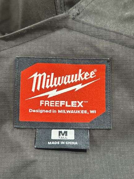 (EZ) Milwaukee FREEFLEX Insulated Bib Overalls - Kraft Auction Service, LLC