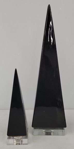 (H) Set Of Two Matching Great Pyramid Sculptures - Kraft Auction ...
