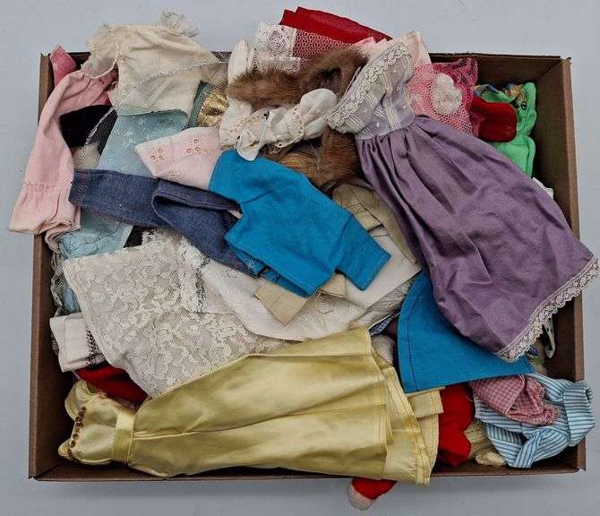 (F) Doll Clothes and Accessories - Kraft Auction Service, LLC