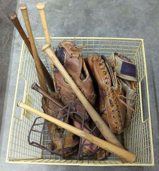 (X) Vintage Baseball Equipment - Kraft Auction Service, LLC
