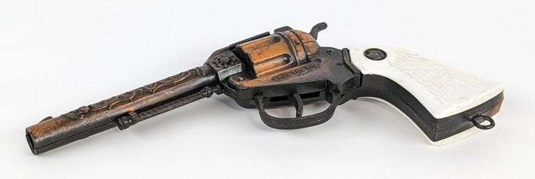 Wyandotte Gold Red Ranger & Actoy Rin Tin Tin Cap Guns - Kraft Auction ...