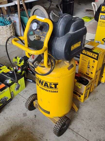 (CC) DeWalt 15 Gallon Portable Electric Air Compressor - Kraft Auction ...