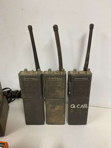 (J) Motorola MT500 Walkie Talkie Sets - Kraft Auction Service, LLC