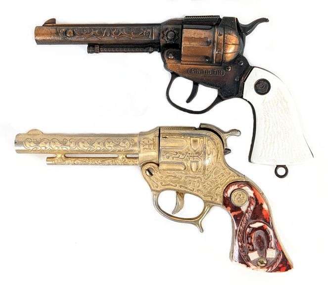Wyandotte Gold Red Ranger & Actoy Rin Tin Tin Cap Guns - Kraft Auction ...