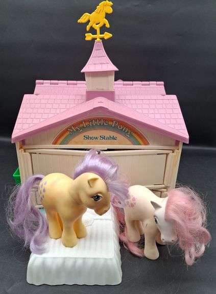 (F) Vintage My Little Pony Show Stable and 2 Ponies - Kraft Auction ...