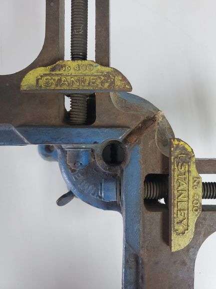 (J) Stanley #400 Bench Mitre Vise - Kraft Auction Service, LLC