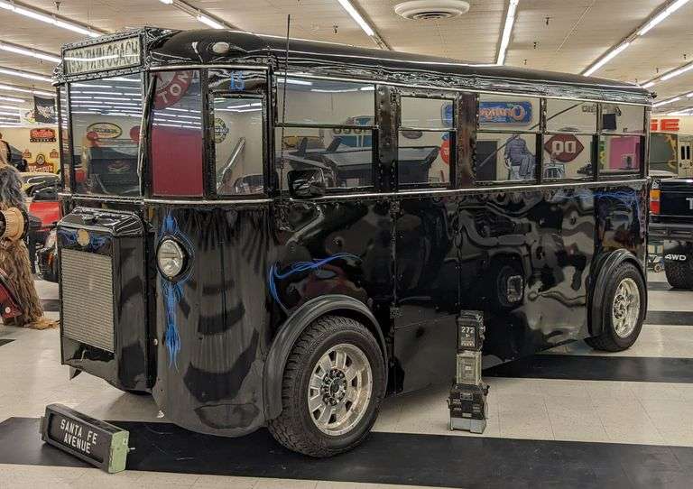 1933 Twin Coach Trolley Bus - Kraft Auction Service, LLC