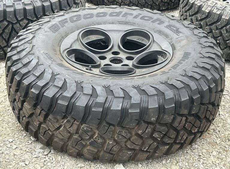 BF Goodrich Baja Champion Mud-Terrain KM3 37x12.50R17LT 124Q Tire ...