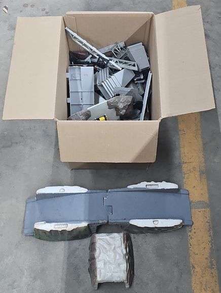 (O) Box Lot of Train Accessories: Foam Ramp and Tunnel, Bridges ...