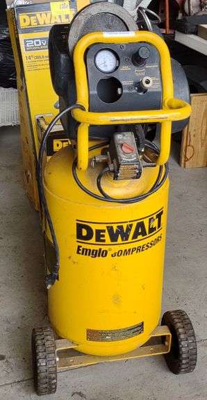 (CC) DeWalt 15 Gallon Portable Electric Air Compressor - Kraft Auction ...