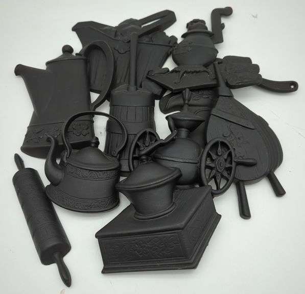 (I) VTG Sexton Wall Hangings. Life Like Cast Iron Kitchen Items. 9 inch ...