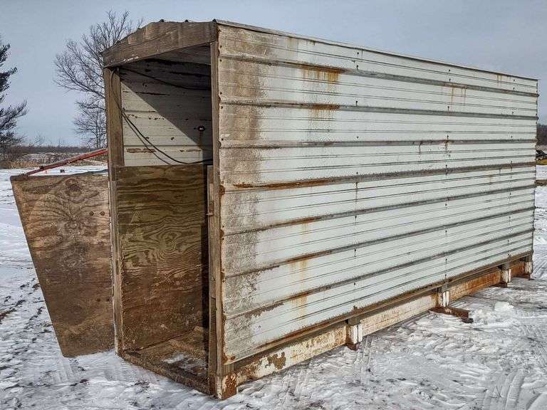 (T) Custom Made Cattle Loading Chute - Kraft Auction Service, LLC