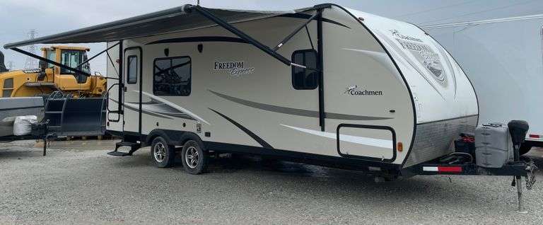 2016 Coachmen Freedom Express - Kraft Auction Service, LLC