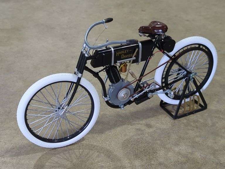 Harley Davidson Motorcycle - Kraft Auction Service, LLC