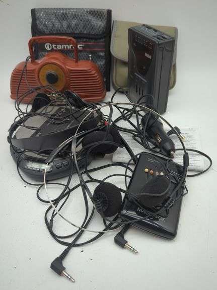 (Q) Radios. Ultronic model 680B w , RCA model.RP-1851A , Magnavox AE ...