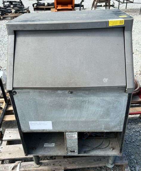 (AN) Manitowoc QY0214A Under Counter 220Lb Capacity Ice Machine ...