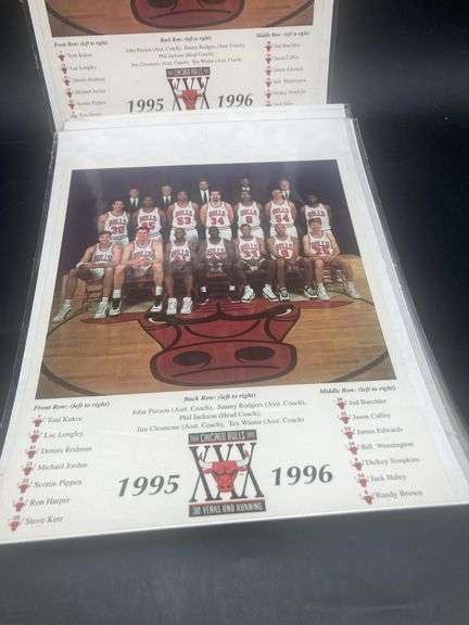 (J) Chicago bulls 1995-96 team photos 15 total - Kraft Auction Service, LLC