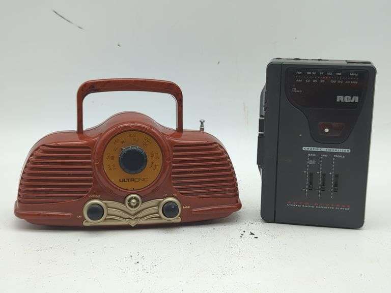 (Q) Radios. Ultronic model 680B w , RCA model.RP-1851A , Magnavox AE ...