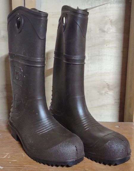 Dunlop Boots - Kraft Auction Service, LLC