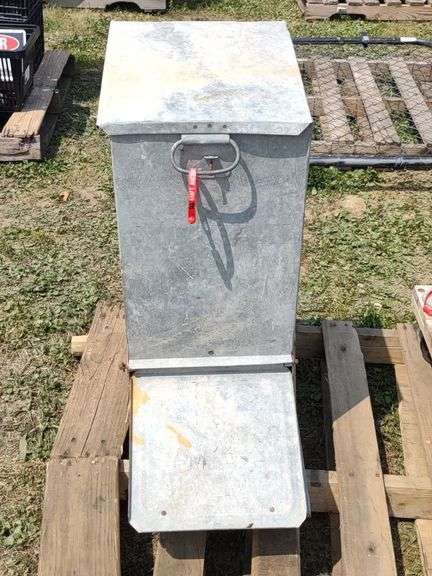 (AA) Galvanized Livestock Feeder - Kraft Auction Service, LLC
