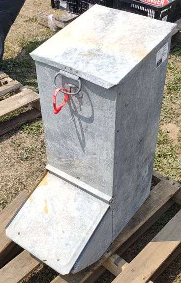 (AA) Galvanized Livestock Feeder - Kraft Auction Service, LLC