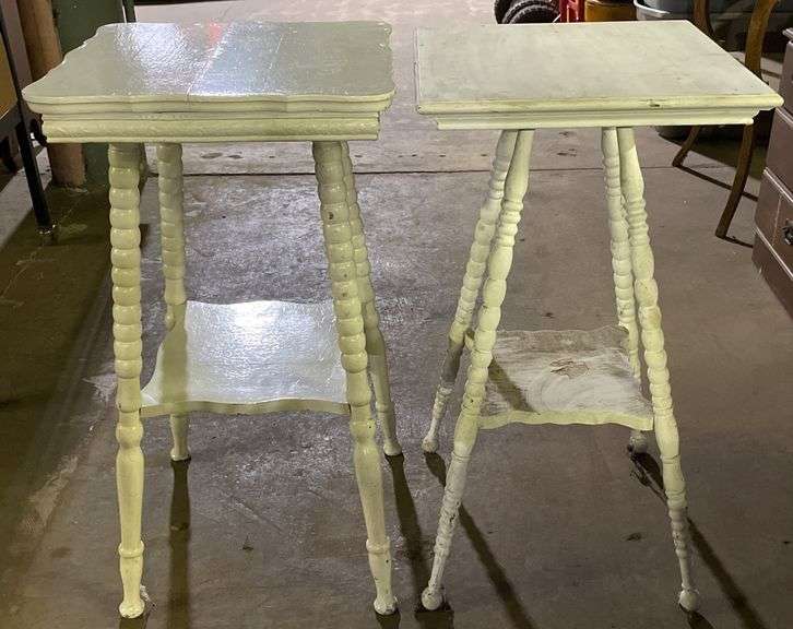 (Q) 2 Vintage Spindle Legged End Tables 15 1/2” x 15 1/2” x 29 1/2 ...