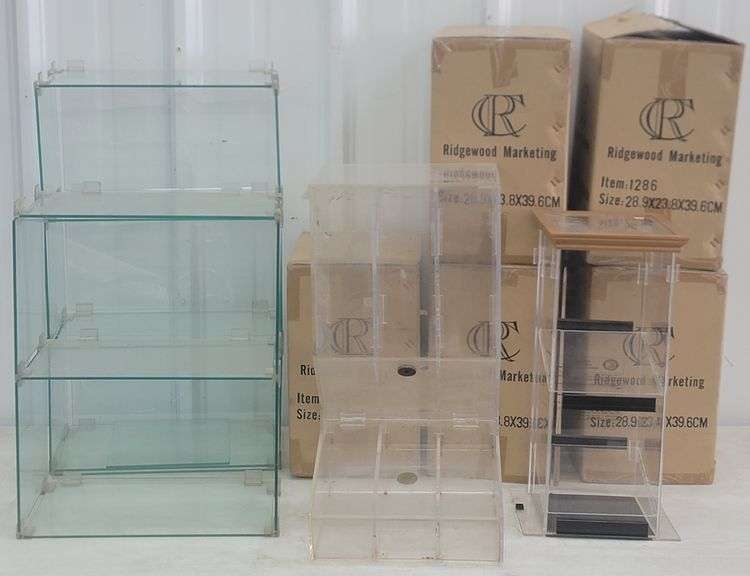 (G) Glass & Plastic Counter Displays - Kraft Auction Service, LLC