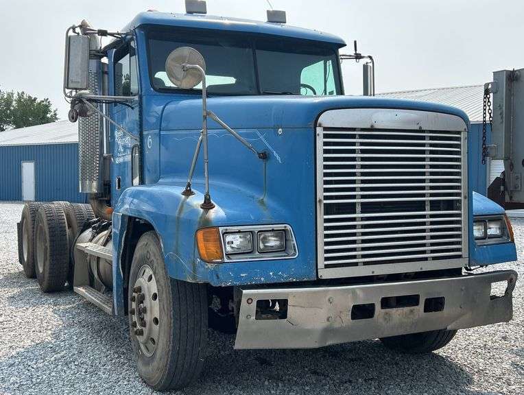 1997 Freightliner Conventional FLD120 Semi - Kraft Auction Service, LLC