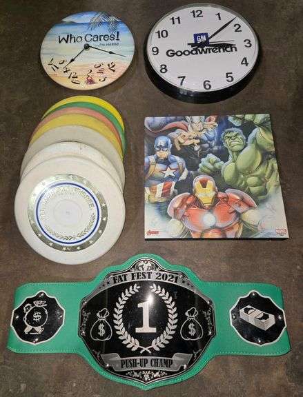 (QR) Frisbees, Push up champion belt, two clocks (12" and 10.5 ...
