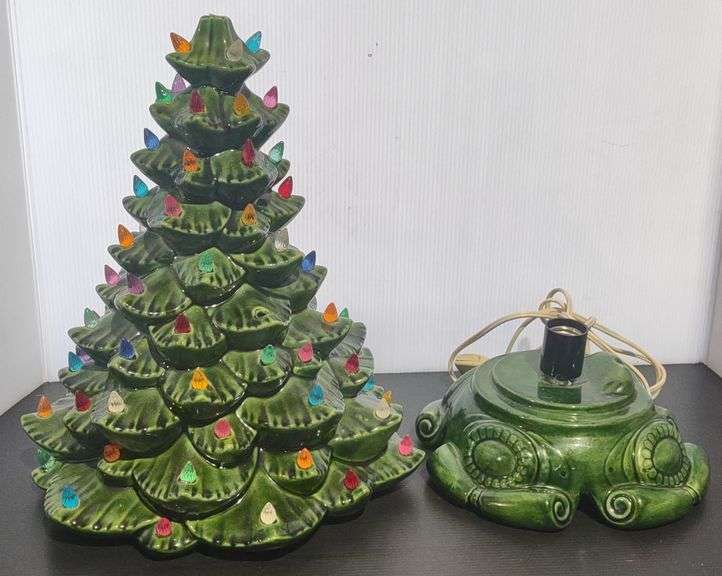 Atlantic Mold Ceramic Christmas Tree w/ Lighted Base - Kraft Auction ...
