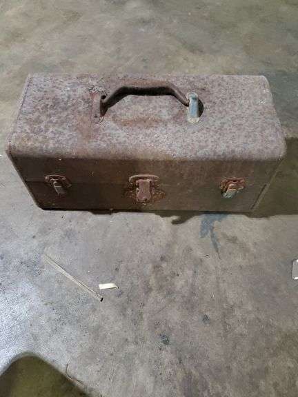 (XY)(3)Tool box, medical leg compresser, and CircuFlow 5150 series ...