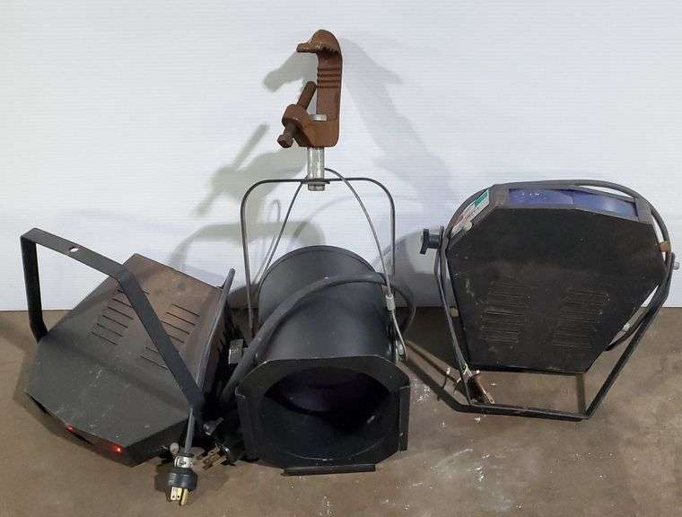 (TU)(3)Studio Flood Light and more - Kraft Auction Service, LLC
