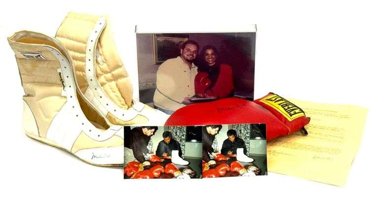 Muhammad Ali Autographed Everlast Glove & Shoes with COA and Photos ...