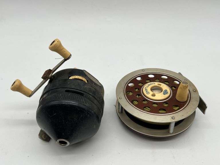 (GH)(8) Vintage Fishing Reels Including Zebco, Mustang, Cortland and ...