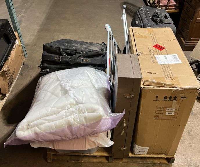 (QR) Pallet Including Gate, Suitcases, Bed Covers and more - Kraft ...