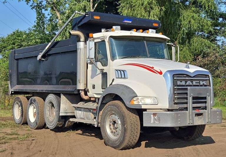 (AF) 2006 MACK GRANITE Tri Axle Dump Truck - Kraft Auction Service, LLC