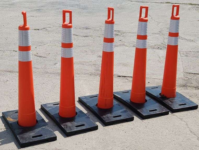 (5) Channelizer Traffic Cones - Kraft Auction Service, LLC