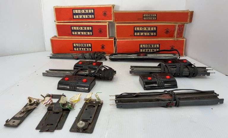 (AY) Lionel Power Track Sets with Boxes - Kraft Auction Service, LLC