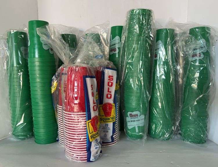 (R) Solo Plastic Cups & Berry Plastic Coors Cups - Kraft Auction ...