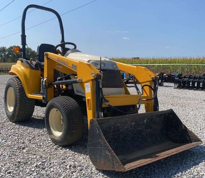 Cub Cadet 7264 Utility Tractor w/ Cub Cadet 610 Loader - Kraft Auction ...