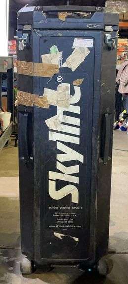 (V) Skyline Display and Podium Kit - Kraft Auction Service, LLC