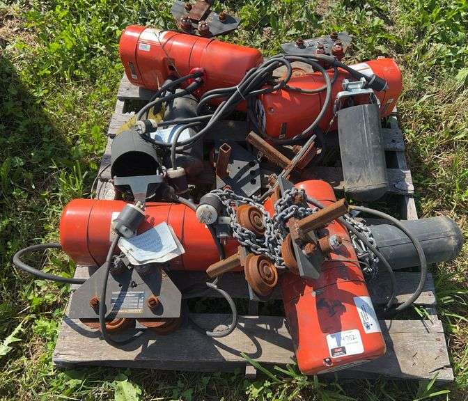 Pallet: Columbus McKinnon 1/4 Ton Chain Hoists - Kraft Auction Service, LLC