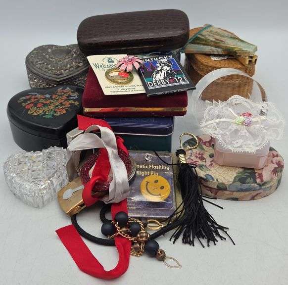 (BW) Keepsake Boxes, Pins, and More - Kraft Auction Service, LLC