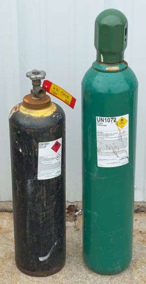 Empty Linde Compressed Oxygen Tank & Dissolved Acetylene Tank. - Kraft ...