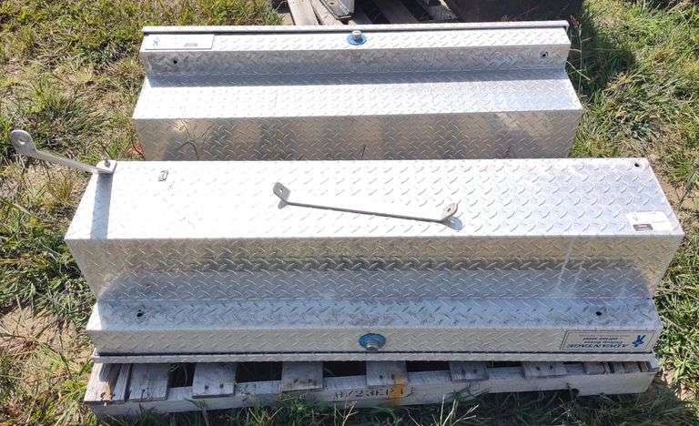(V) Advantage Adrian Diamond Plate Truck Bed Tool Box - Kraft Auction ...