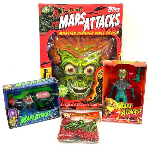 (4) Mars Attacks Martian Decor and Figures - Kraft Auction Service, LLC