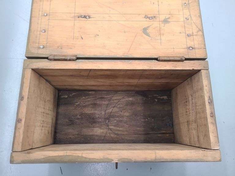 Vintage Water Fowlers Shooting Box - Kramer Auction LLC