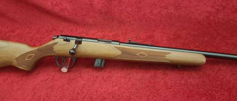 Like New Marlin Model 880 22 cal Bolt Action Rifle - Kramer Auction LLC