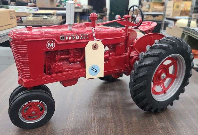 1/8 scale FARMALL M Toy Tractor (no box) - Kramer Auction LLC