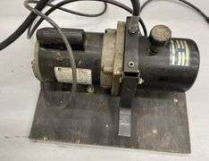 MEC 9000 Series 12 ga Reloading Press w/Hydraulic Pump - Kramer Auction LLC